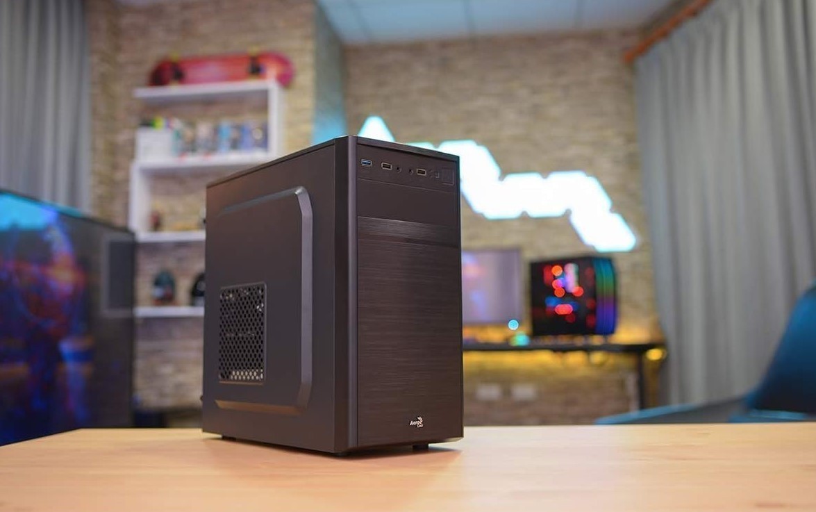 Обзор AEROCOOL CS-105. Корпус Mini-Tower с поддержкой жидкостного охлаждения, прозрачной панелью ...