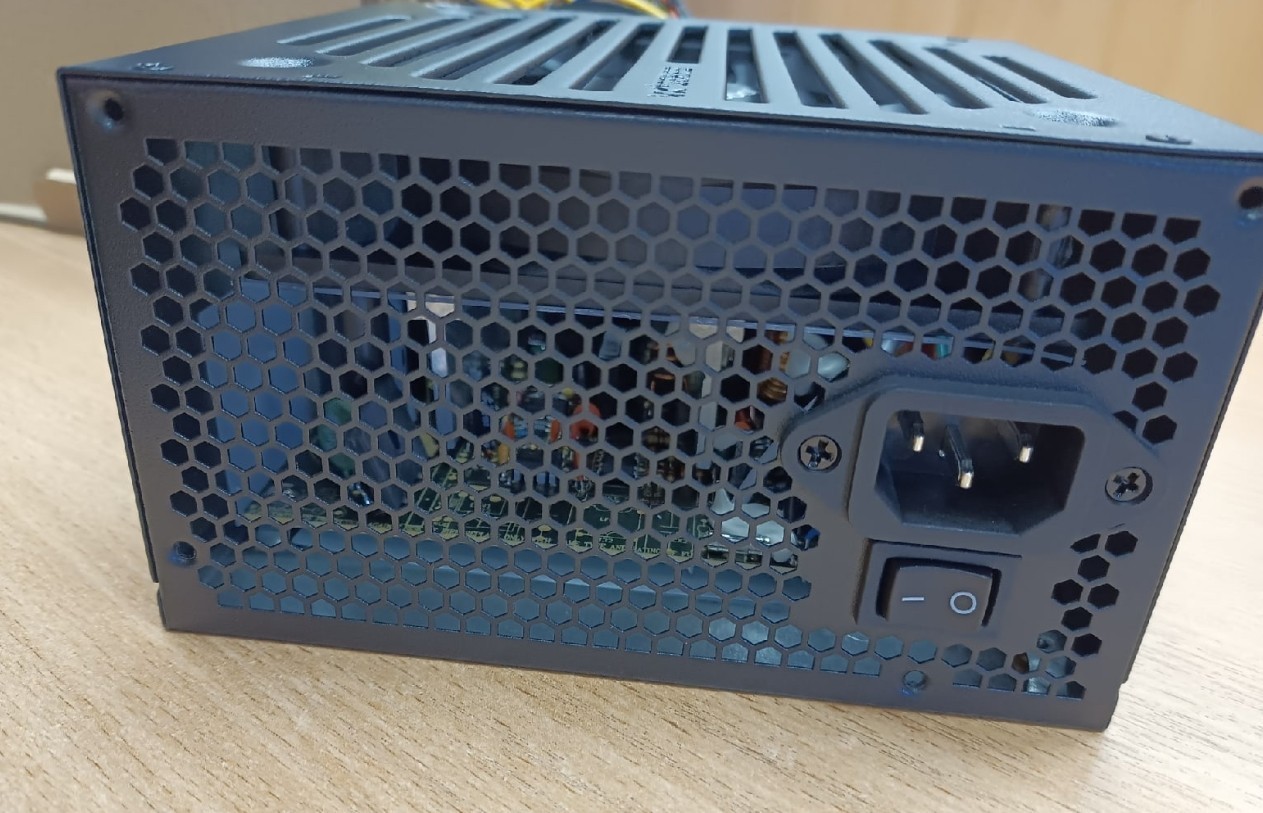 Обзор AEROCOOL VX-700. Блок питания для ПК с достаточной мощностью, высоким КПД и кулером с ...