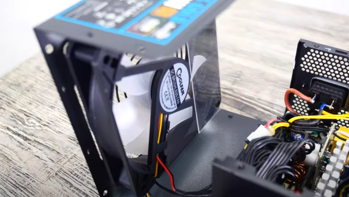 Обзор AEROCOOL KCAS PLUS GOLD. Блоки питания с сертификацией 80Plus Gold, подсветкой вентилятора ...